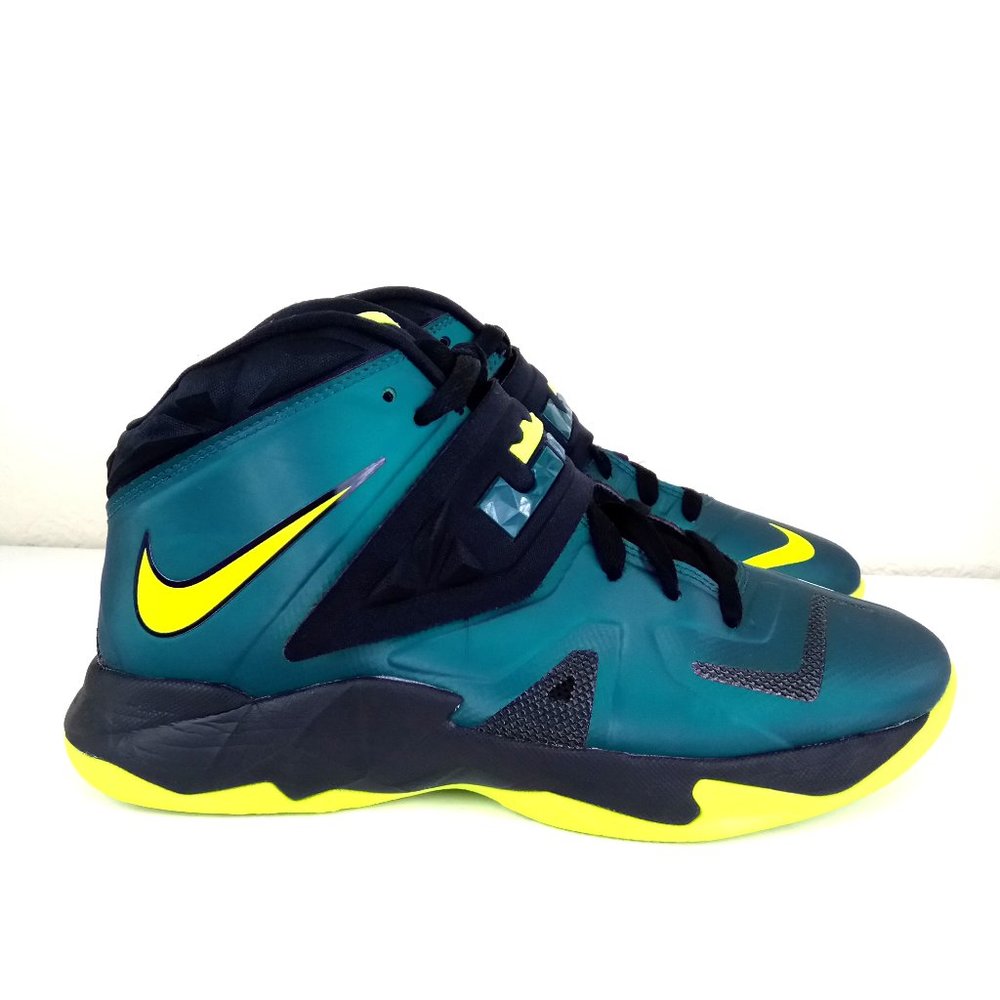 Nike Lebron James Zoom Soldier Vii Basketball Shoe - Gem